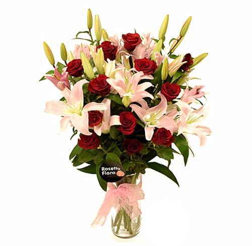 Kissable bouquet | Send Flowers vase in Karachi | Rosetta Flora